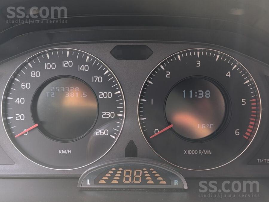 Grey Volvo V70 2007 in Riga, with an engine capacity of 2.40 L and mileage of 252 thousand km for 5500 €, photo 8 on AUTOMOTO.COM.LV