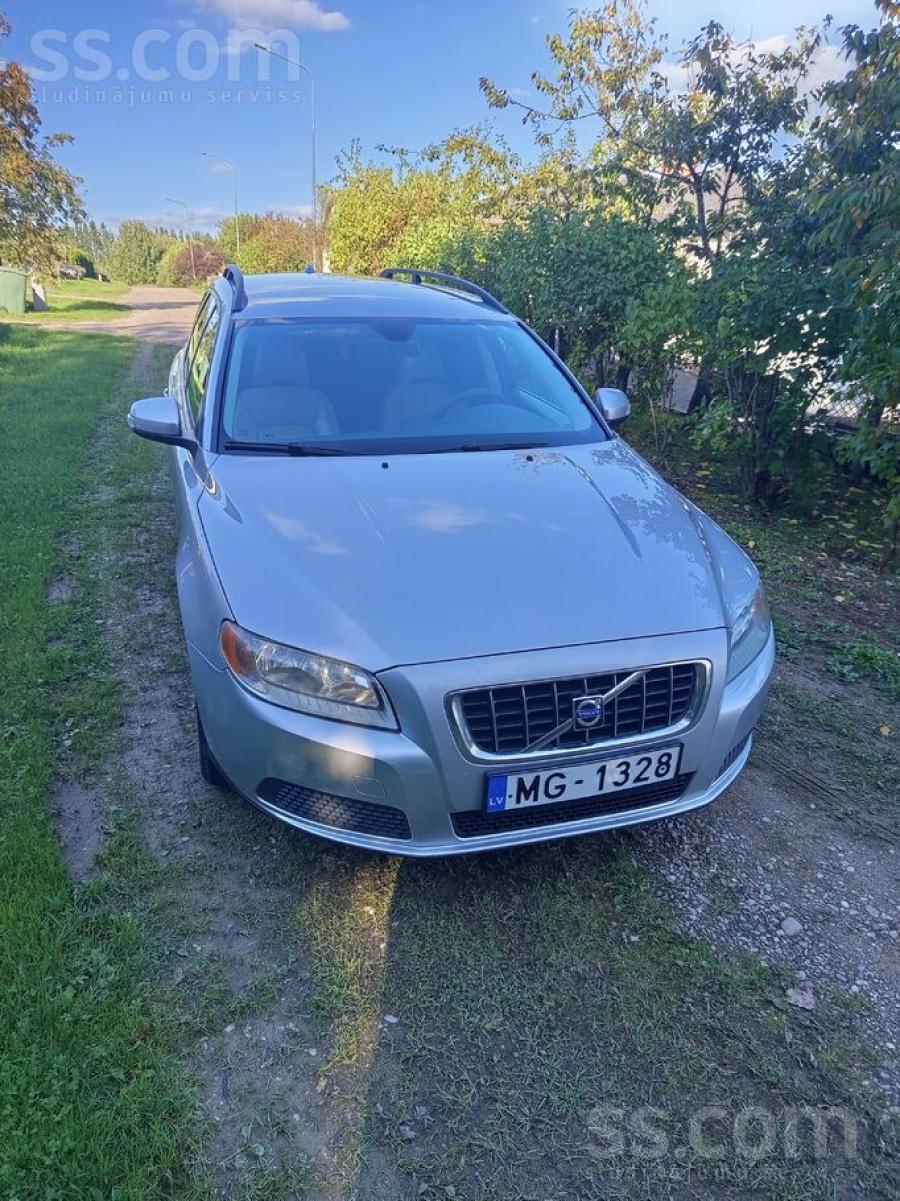 Grey Volvo V70 2007 in Tukums, with an engine capacity of 2.40 L and mileage of 420 thousand km for 2550 €, photo 1 on AUTOMOTO.COM.LV