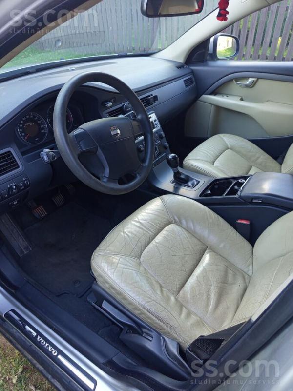 Grey Volvo V70 2007 in Tukums, with an engine capacity of 2.40 L and mileage of 420 thousand km for 2550 €, photo 7 on AUTOMOTO.COM.LV