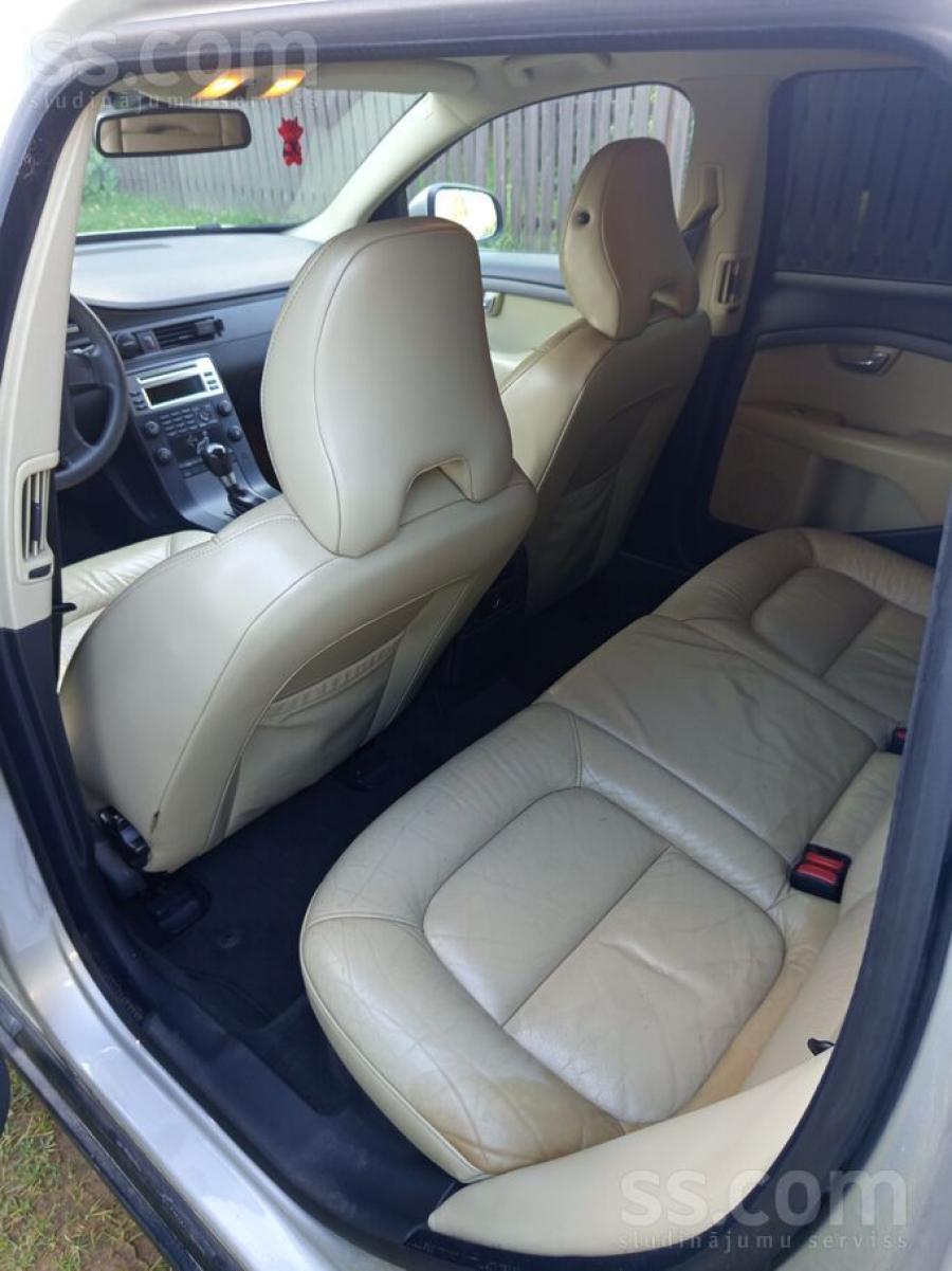Grey Volvo V70 2007 in Tukums, with an engine capacity of 2.40 L and mileage of 420 thousand km for 2550 €, photo 8 on AUTOMOTO.COM.LV