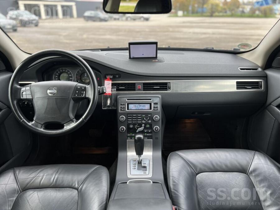 Grey Volvo V70 2007 in Jekabpils, with an engine capacity of 2.40 L and mileage of 323 thousand km for 5700 €, photo 13 on AUTOMOTO.COM.LV