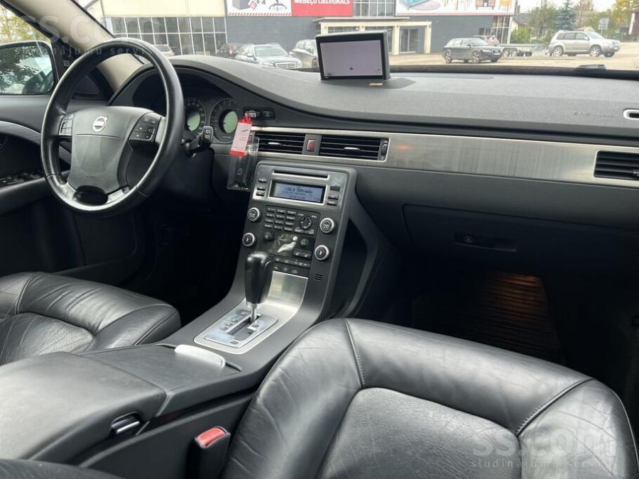 Grey Volvo V70 2007 in Jekabpils, with an engine capacity of 2.40 L and mileage of 323 thousand km for 5700 €, photo 16 on AUTOMOTO.COM.LV