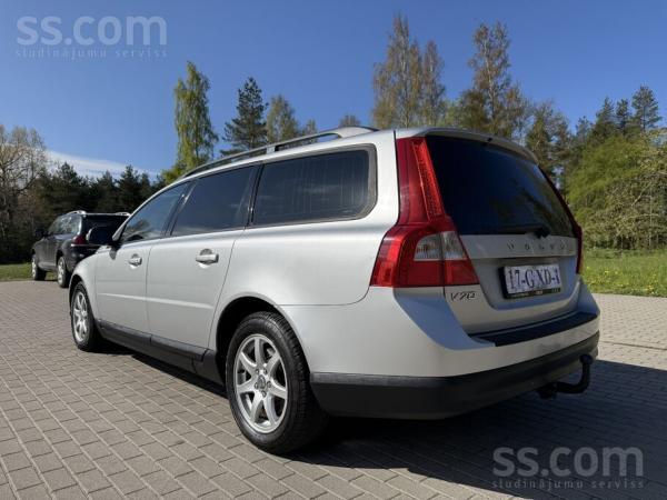 Grey Volvo V70 2008 in Liepaja, with an engine capacity of 2.40 L and mileage of 265 thousand km for 4490 €, photo 2 on AUTOMOTO.COM.LV