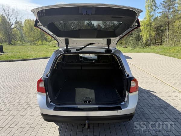 Grey Volvo V70 2008 in Liepaja, with an engine capacity of 2.40 L and mileage of 265 thousand km for 4490 €, photo 10 on AUTOMOTO.COM.LV