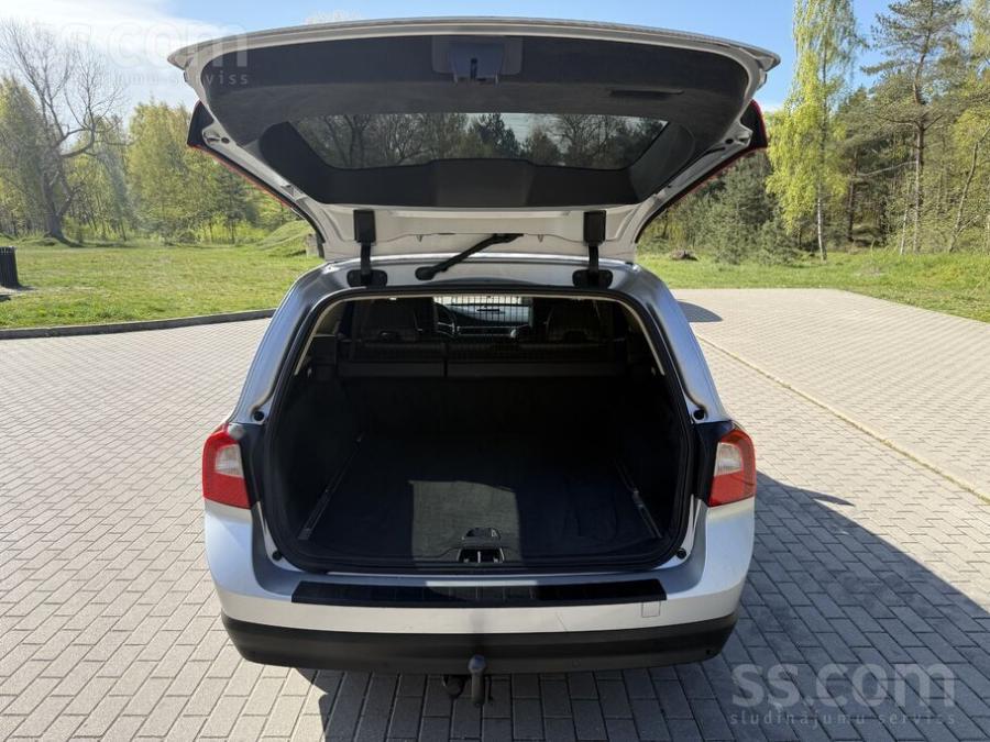 Grey Volvo V70 2008 in Liepaja, with an engine capacity of 2.40 L and mileage of 265 thousand km for 900 €, photo 10 on AUTOMOTO.COM.LV
