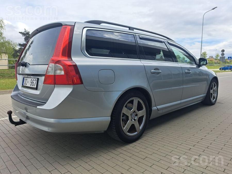 Grey Volvo V70 2008 in Rezekne, with an engine capacity of 2.40 L and mileage of 299 thousand km for 500 €, photo 3 on AUTOMOTO.COM.LV