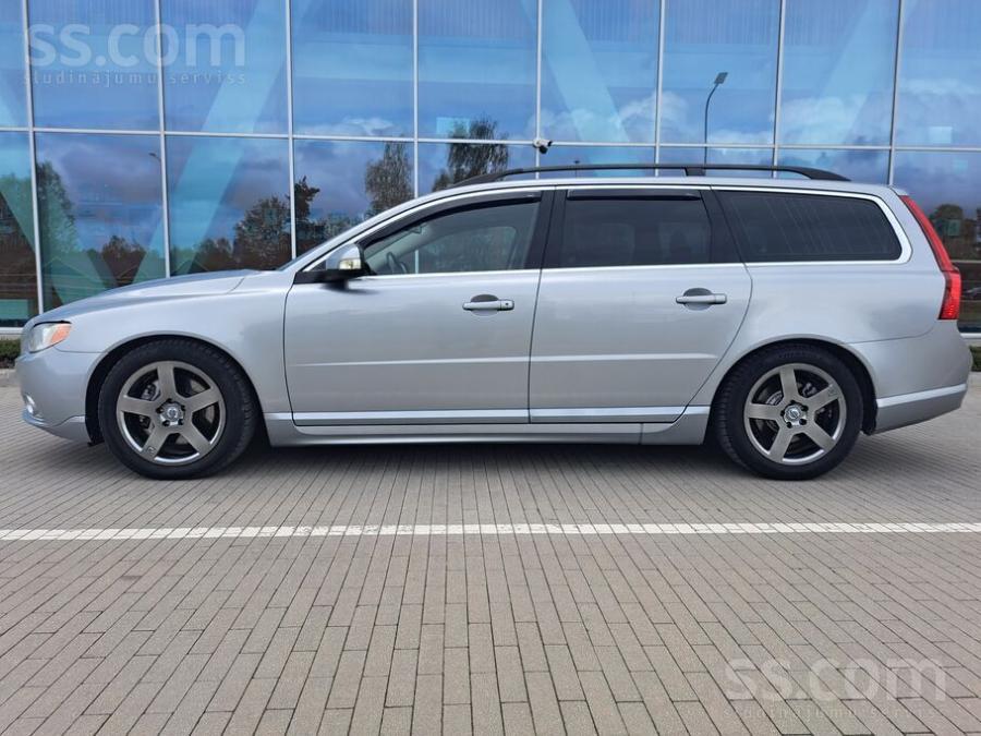Grey Volvo V70 2008 in Rezekne, with an engine capacity of 2.40 L and mileage of 299 thousand km for 500 €, photo 6 on AUTOMOTO.COM.LV