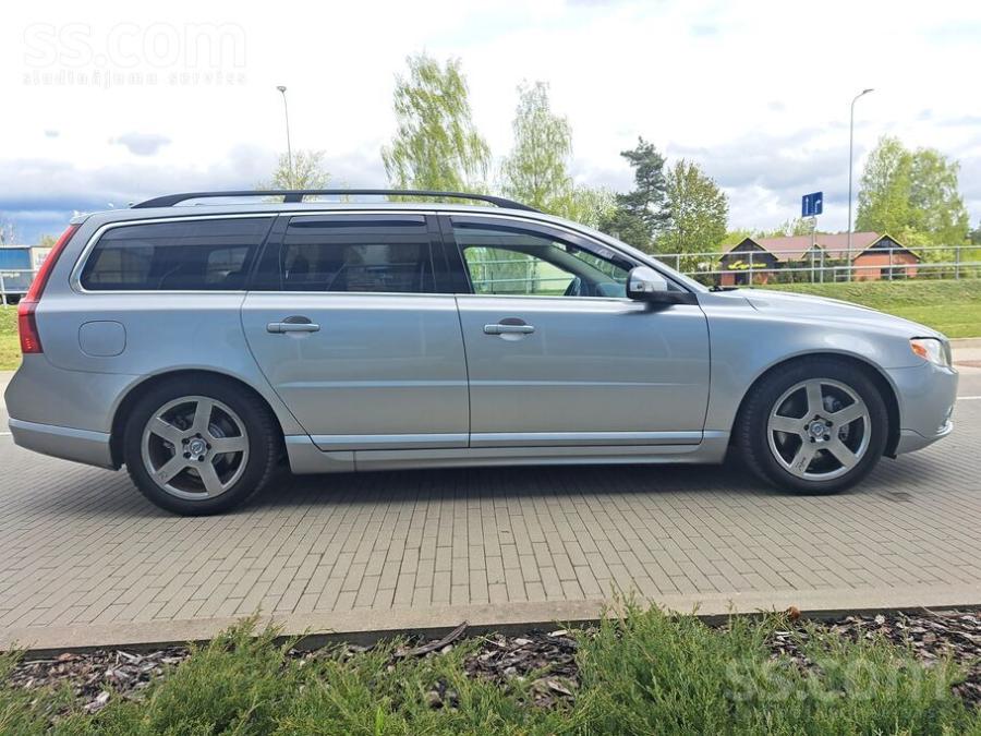 Grey Volvo V70 2008 in Rezekne, with an engine capacity of 2.40 L and mileage of 299 thousand km for 500 €, photo 7 on AUTOMOTO.COM.LV