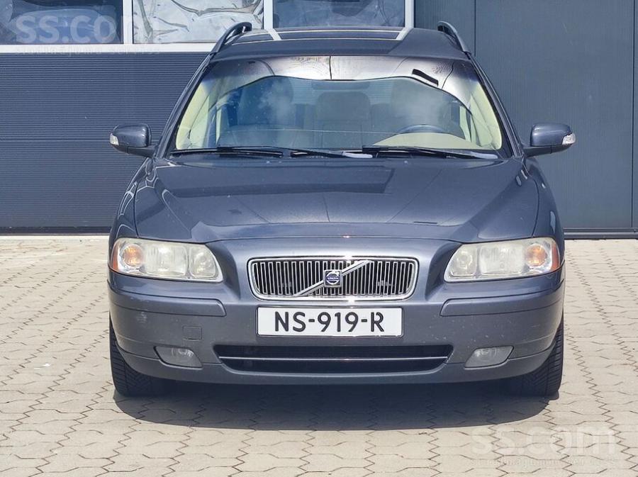 Grey Volvo V70 2008 in Riga, with an engine capacity of 2.40 L and mileage of 0 thousand km for 1990 €, photo 3 on AUTOMOTO.COM.LV