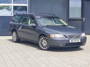 Grey Volvo V70 2008 in Riga, with an engine capacity of 2.40 L and mileage of 0 thousand km for 1990 €, photo 4 on AUTOMOTO.COM.LV