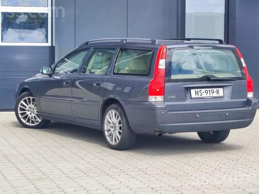 Grey Volvo V70 2008 in Riga, with an engine capacity of 2.40 L and mileage of 0 thousand km for 1990 €, photo 9 on AUTOMOTO.COM.LV