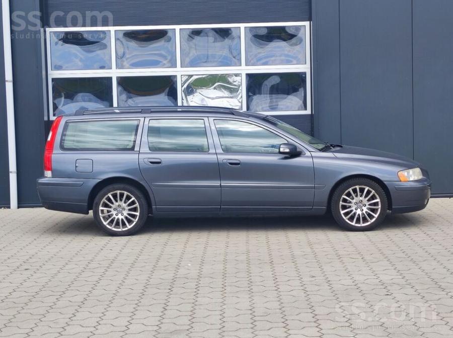 Grey Volvo V70 2008 in Riga, with an engine capacity of 2.40 L and mileage of 0 thousand km for 1990 €, photo 11 on AUTOMOTO.COM.LV