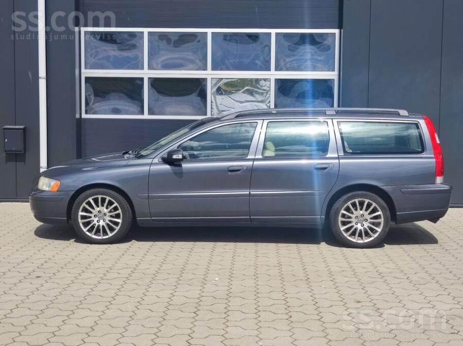 Grey Volvo V70 2008 in Riga, with an engine capacity of 2.40 L and mileage of 0 thousand km for 1990 €, photo 12 on AUTOMOTO.COM.LV