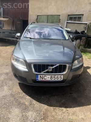 Grey Volvo V70 2008 in Talsi, with an engine capacity of 2.40 L and mileage of 430 thousand km for 3330 €, photo 1 on AUTOMOTO.COM.LV
