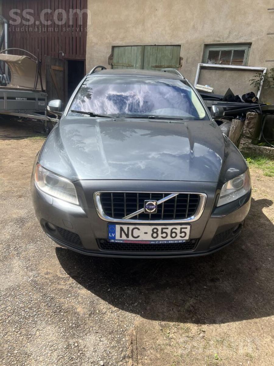 Grey Volvo V70 2008 in Talsi, with an engine capacity of 2.40 L and mileage of 430 thousand km for 3330 €, photo 1 on AUTOMOTO.COM.LV