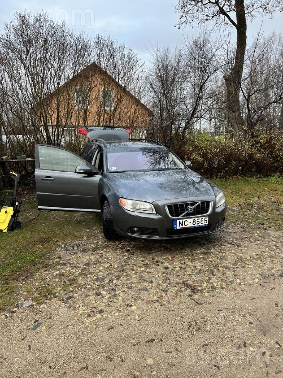 Grey Volvo V70 2008 in Talsi, with an engine capacity of 2.40 L and mileage of 430 thousand km for 3330 €, photo 2 on AUTOMOTO.COM.LV