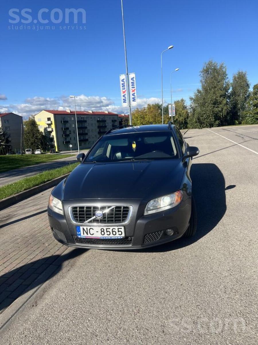 Grey Volvo V70 2008 in Talsi, with an engine capacity of 2.40 L and mileage of 430 thousand km for 3330 €, photo 15 on AUTOMOTO.COM.LV