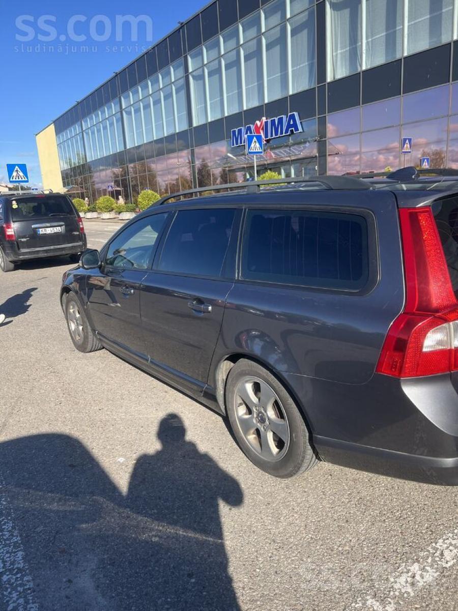 Grey Volvo V70 2008 in Talsi, with an engine capacity of 2.40 L and mileage of 430 thousand km for 3330 €, photo 16 on AUTOMOTO.COM.LV
