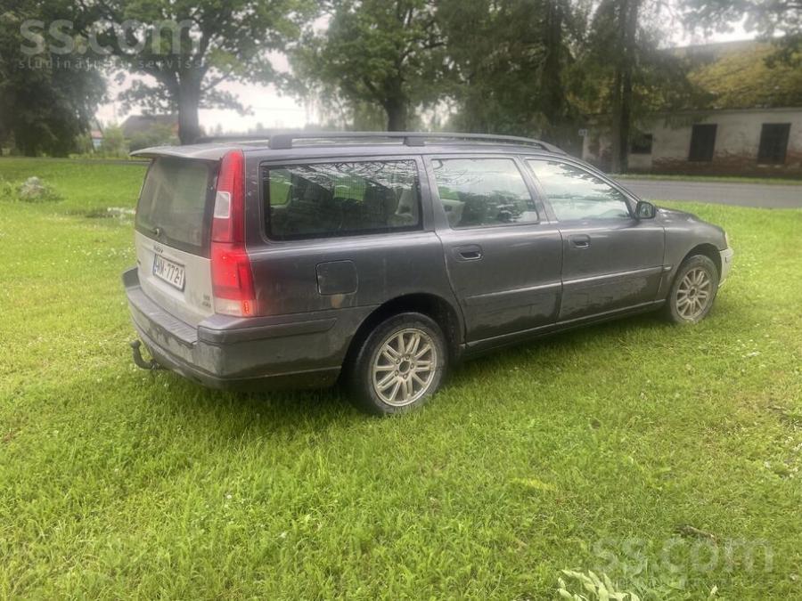 Pelēks Volvo V70 2008 Valka, ar dzinēja tilpumu 2.40 L un nobraukumu 505 tūkst. km par 300 €, foto 3 vietnē AUTOMOTO.COM.LV