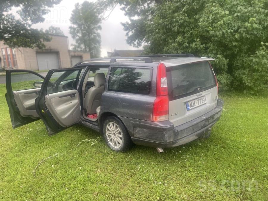 Pelēks Volvo V70 2008 Valka, ar dzinēja tilpumu 2.40 L un nobraukumu 505 tūkst. km par 300 €, foto 8 vietnē AUTOMOTO.COM.LV