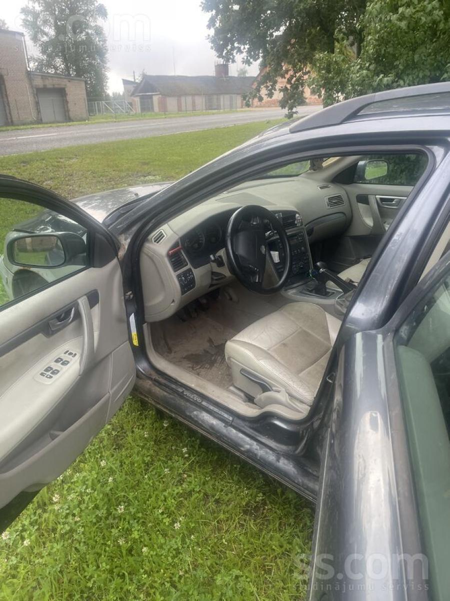 Pelēks Volvo V70 2008 Valka, ar dzinēja tilpumu 2.40 L un nobraukumu 505 tūkst. km par 300 €, foto 9 vietnē AUTOMOTO.COM.LV
