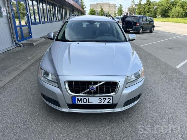 Pelēks Volvo V70 2008 Rēzekne, ar dzinēja tilpumu 2.00 L un nobraukumu 0 tūkst. km par 2450 €, foto 2 vietnē AUTOMOTO.COM.LV
