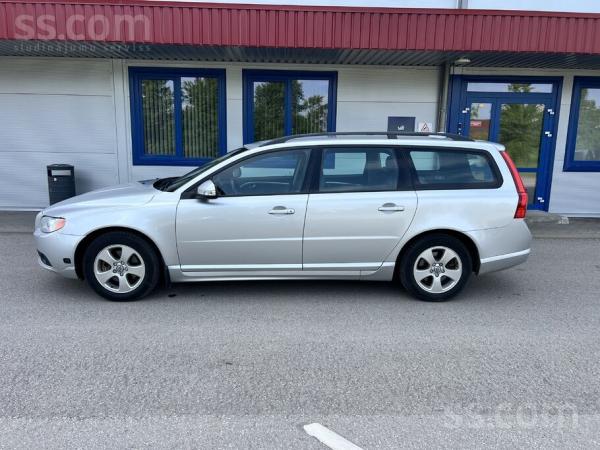Pelēks Volvo V70 2008 Rēzekne, ar dzinēja tilpumu 2.00 L un nobraukumu 0 tūkst. km par 2450 €, foto 4 vietnē AUTOMOTO.COM.LV