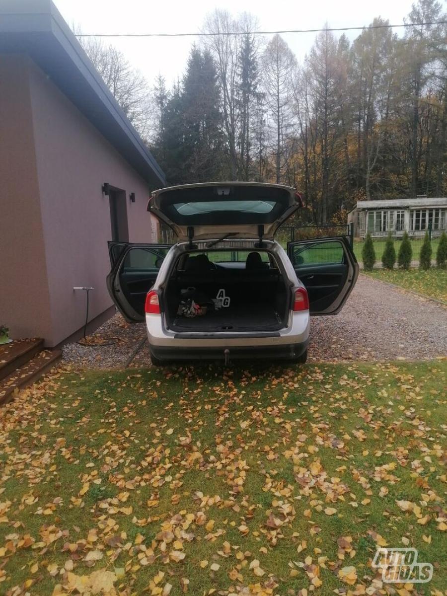 Pelēks Volvo V70 2008 Kauņa, ar dzinēja tilpumu 2.40 L un nobraukumu 341 tūkst. km par 2200 €, foto 5 vietnē AUTOMOTO.COM.LV