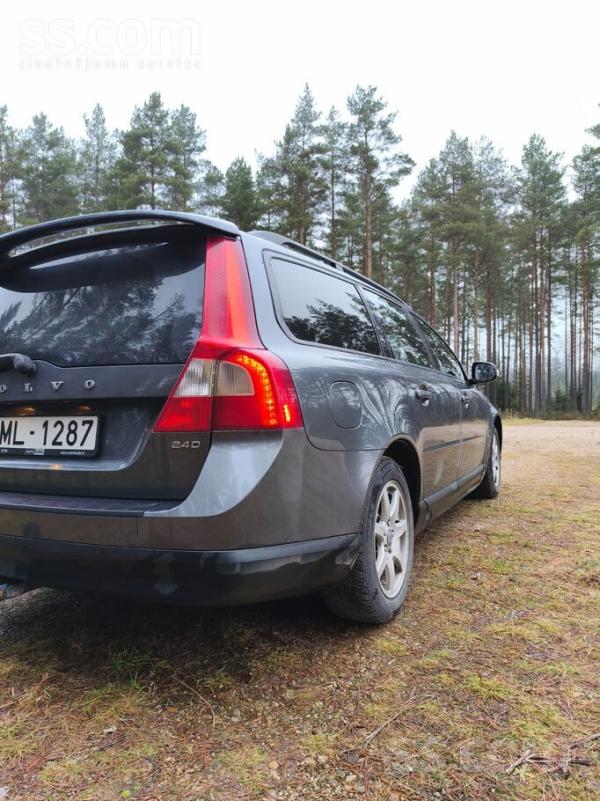 Grey Volvo V70 2008 in Liepaja, with an engine capacity of 2.40 L and mileage of 436 thousand km for 3200 €, photo 2 on AUTOMOTO.COM.LV
