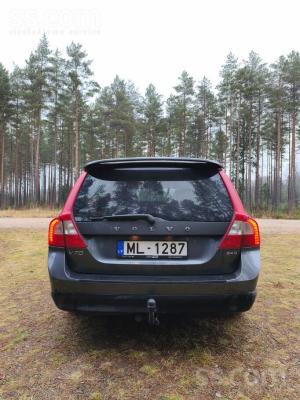 Grey Volvo V70 2008 in Liepaja, with an engine capacity of 2.40 L and mileage of 436 thousand km for 3200 €, photo 3 on AUTOMOTO.COM.LV