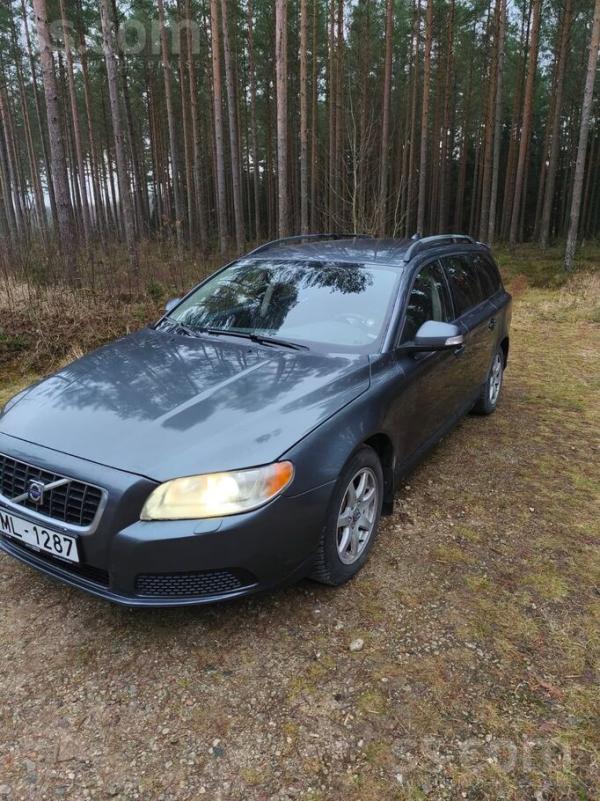 Grey Volvo V70 2008 in Liepaja, with an engine capacity of 2.40 L and mileage of 436 thousand km for 3200 €, photo 4 on AUTOMOTO.COM.LV