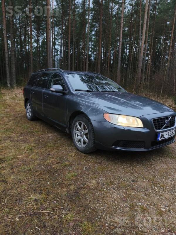 Grey Volvo V70 2008 in Liepaja, with an engine capacity of 2.40 L and mileage of 436 thousand km for 3200 €, photo 6 on AUTOMOTO.COM.LV