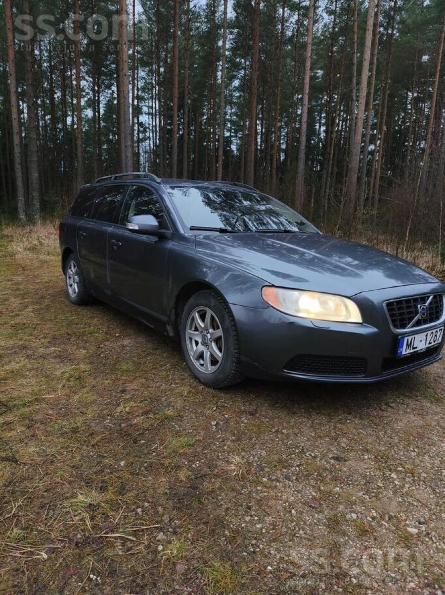 Grey Volvo V70 2008 in Liepaja, with an engine capacity of 2.40 L and mileage of 436 thousand km for 3200 €, photo 6 on AUTOMOTO.COM.LV