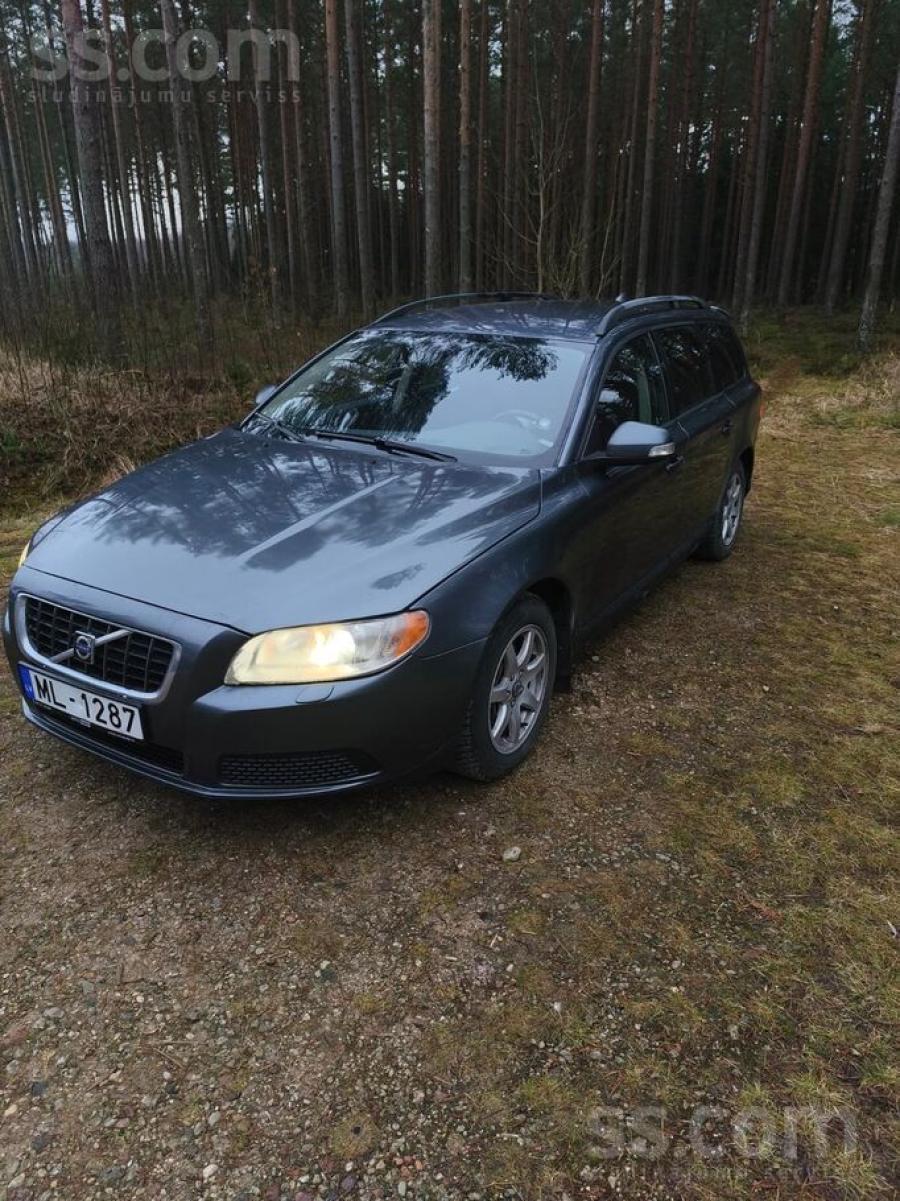 Grey Volvo V70 2008 in Liepaja, with an engine capacity of 2.40 L and mileage of 436 thousand km for 3200 €, photo 7 on AUTOMOTO.COM.LV