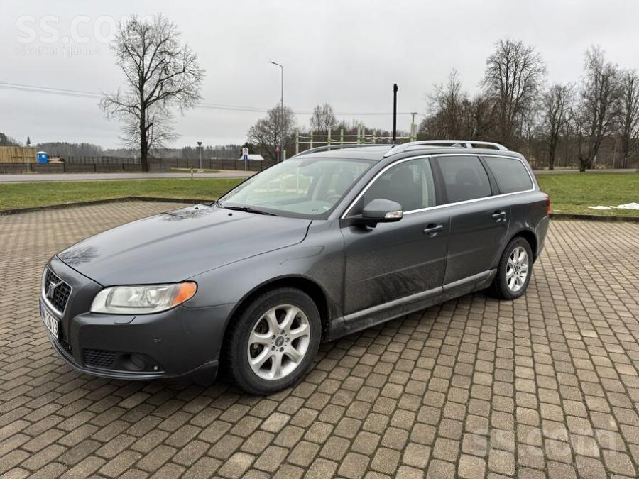 Grey Volvo V70 2008 in Riga, with an engine capacity of 2.40 L and mileage of 422 thousand km for 1500 €, photo 2 on AUTOMOTO.COM.LV