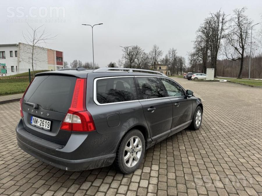 Grey Volvo V70 2008 in Riga, with an engine capacity of 2.40 L and mileage of 422 thousand km for 1500 €, photo 4 on AUTOMOTO.COM.LV