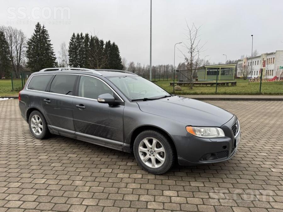 Grey Volvo V70 2008 in Riga, with an engine capacity of 2.40 L and mileage of 422 thousand km for 1500 €, photo 5 on AUTOMOTO.COM.LV