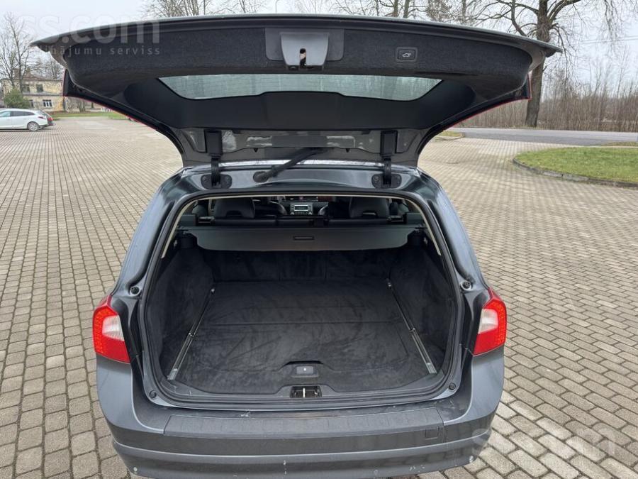 Grey Volvo V70 2008 in Riga, with an engine capacity of 2.40 L and mileage of 422 thousand km for 1500 €, photo 6 on AUTOMOTO.COM.LV