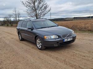 Pelēks Volvo V70 2008 Šalčininkai, ar dzinēja tilpumu 2.40 L un nobraukumu 356 tūkst. km par 1700 €, foto  vietnē AUTOMOTO.COM.LV