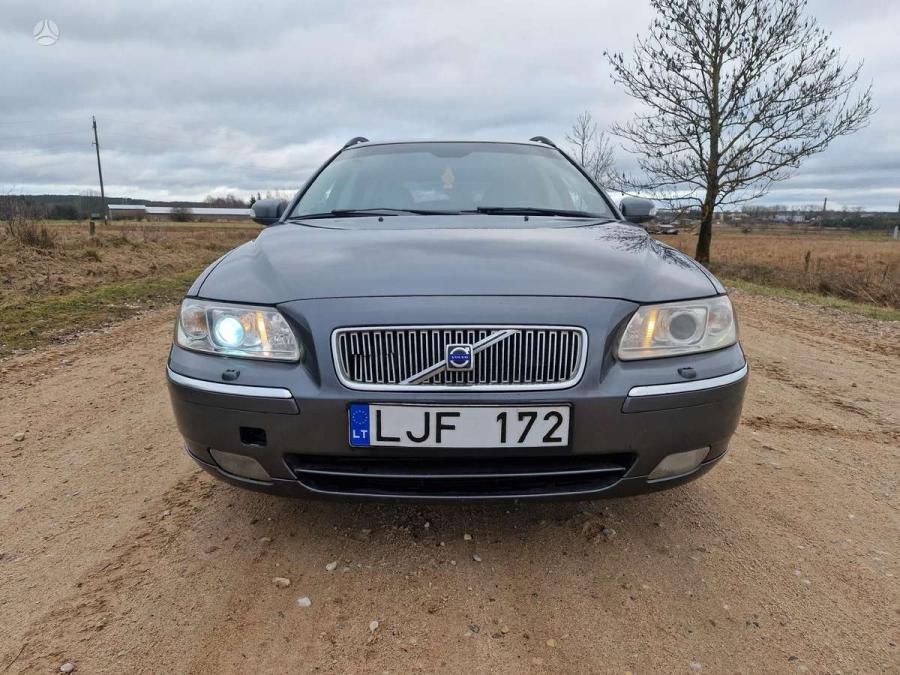 Pelēks Volvo V70 2008 Šalčininkai, ar dzinēja tilpumu 2.40 L un nobraukumu 356 tūkst. km par 1700 €, foto 2 vietnē AUTOMOTO.COM.LV