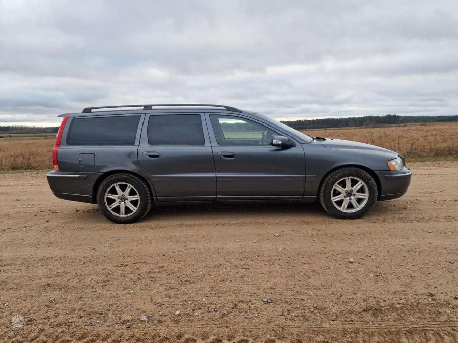 Pelēks Volvo V70 2008 Šalčininkai, ar dzinēja tilpumu 2.40 L un nobraukumu 356 tūkst. km par 1700 €, foto 3 vietnē AUTOMOTO.COM.LV