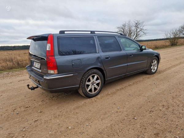 Pelēks Volvo V70 2008 Šalčininkai, ar dzinēja tilpumu 2.40 L un nobraukumu 356 tūkst. km par 1700 €, foto 4 vietnē AUTOMOTO.COM.LV