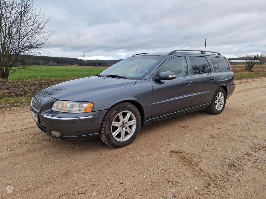 Pelēks Volvo V70 2008 Šalčininkai, ar dzinēja tilpumu 2.40 L un nobraukumu 356 tūkst. km par 1700 €, foto 8 vietnē AUTOMOTO.COM.LV