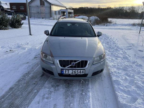 Grey Volvo V70 2008 in Klaipeda, with an engine capacity of 2.40 L and mileage of 259 thousand km for 3000 €, photo 1 on AUTOMOTO.COM.LV