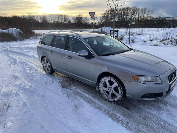Grey Volvo V70 2008 in Klaipeda, with an engine capacity of 2.40 L and mileage of 259 thousand km for 3000 €, photo 2 on AUTOMOTO.COM.LV