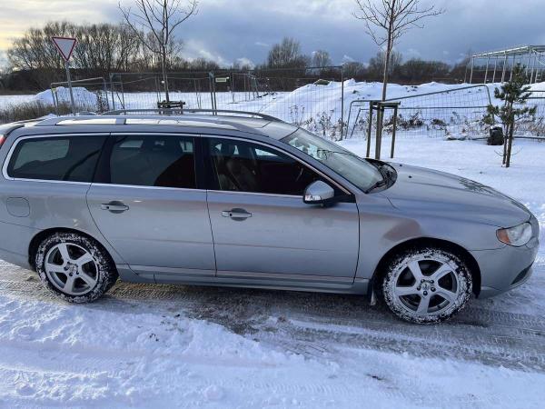 Grey Volvo V70 2008 in Klaipeda, with an engine capacity of 2.40 L and mileage of 259 thousand km for 3000 €, photo 3 on AUTOMOTO.COM.LV