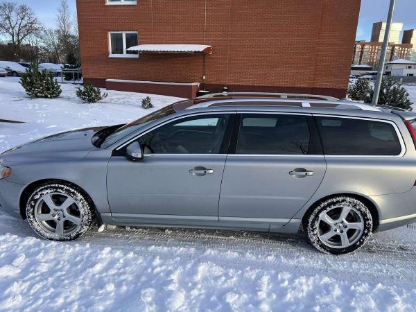 Grey Volvo V70 2008 in Klaipeda, with an engine capacity of 2.40 L and mileage of 259 thousand km for 3000 €, photo 5 on AUTOMOTO.COM.LV