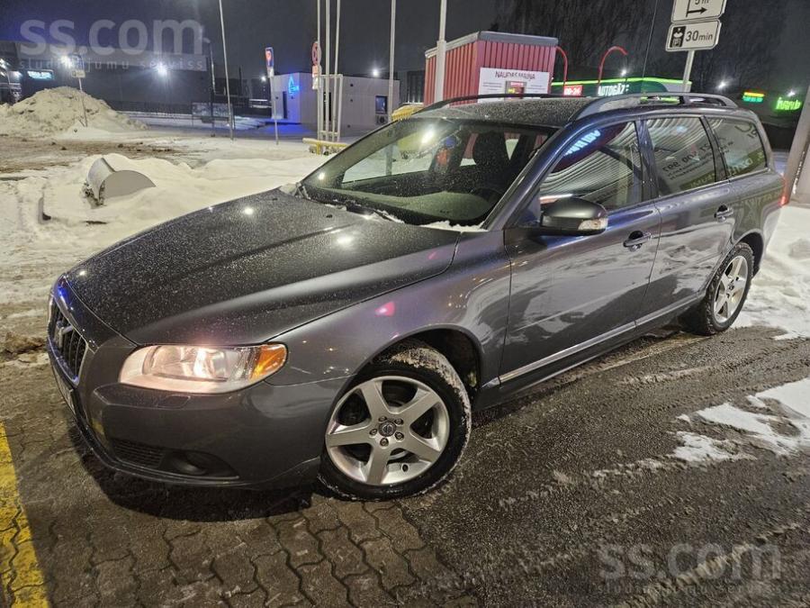 Pelēks Volvo V70 2008 Rīga, ar dzinēja tilpumu 2.40 L un nobraukumu 272 tūkst. km par 3650 €, foto 1 vietnē AUTOMOTO.COM.LV