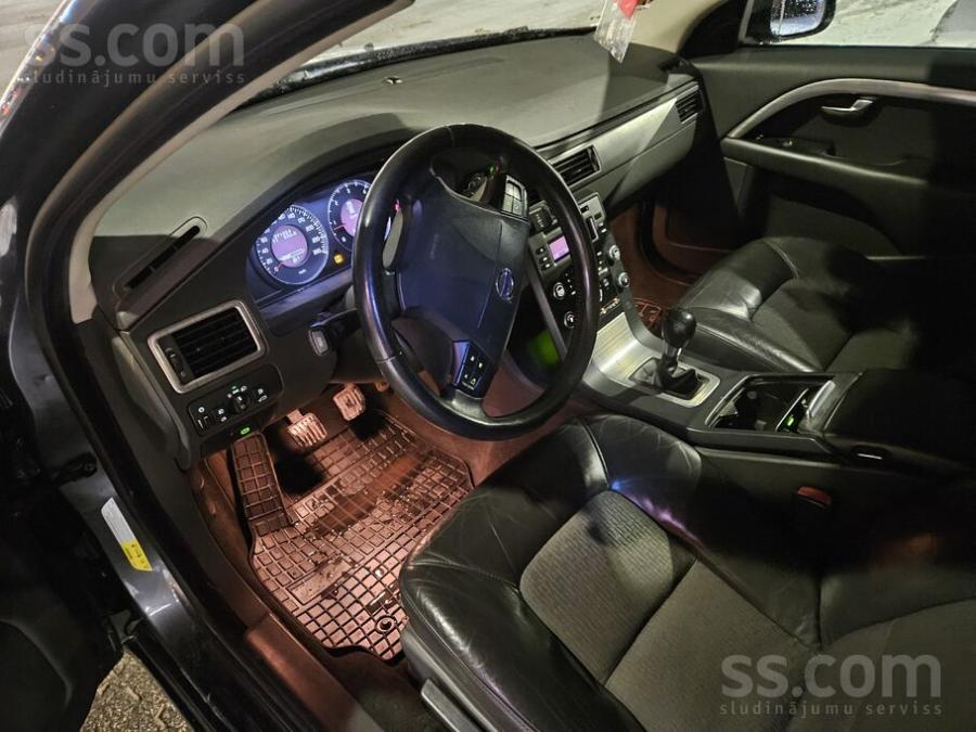 Pelēks Volvo V70 2008 Rīga, ar dzinēja tilpumu 2.40 L un nobraukumu 272 tūkst. km par 3650 €, foto 5 vietnē AUTOMOTO.COM.LV
