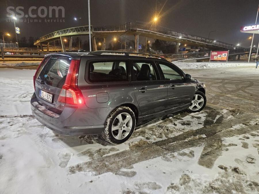 Pelēks Volvo V70 2008 Rīga, ar dzinēja tilpumu 2.40 L un nobraukumu 272 tūkst. km par 3650 €, foto 9 vietnē AUTOMOTO.COM.LV